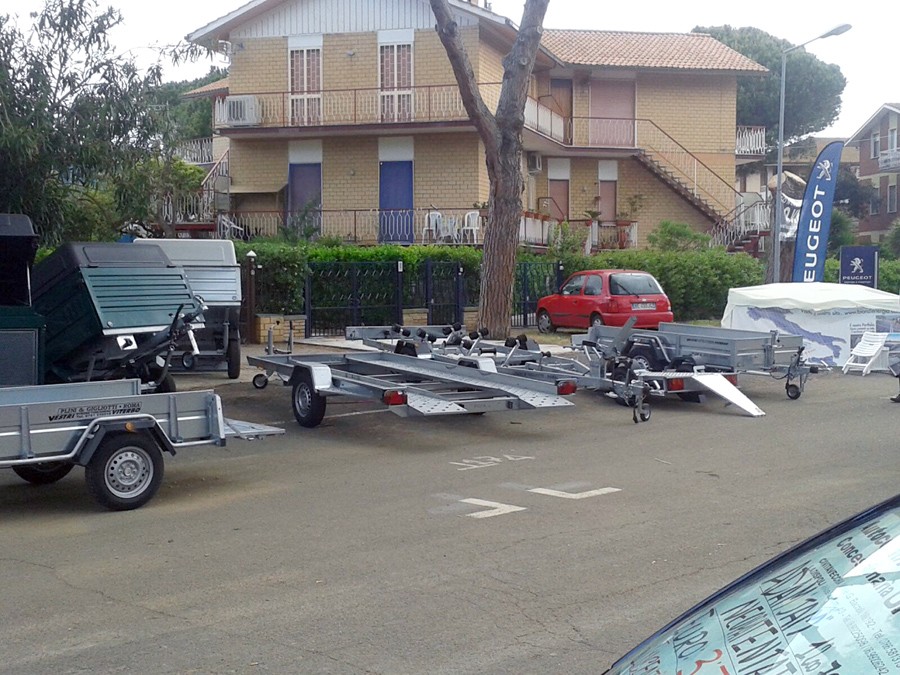 Rimorchi e ganci da traino per automobili - Vestri Viterbo